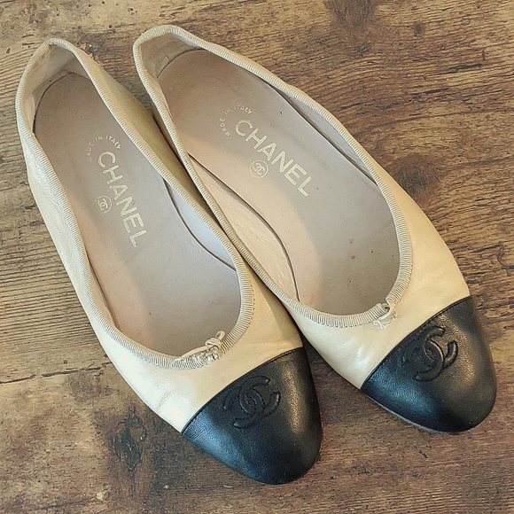 CHANEL | Shoes | Chanel Cap Toe Flats | Poshmark
